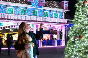 Lake Compounce – Holiday Lights – Connecticut Travel